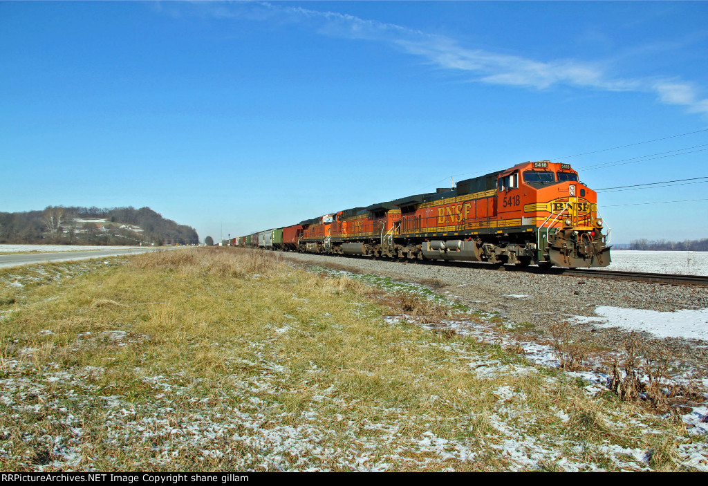 BNSF 5418 Heads into the mid day sun.